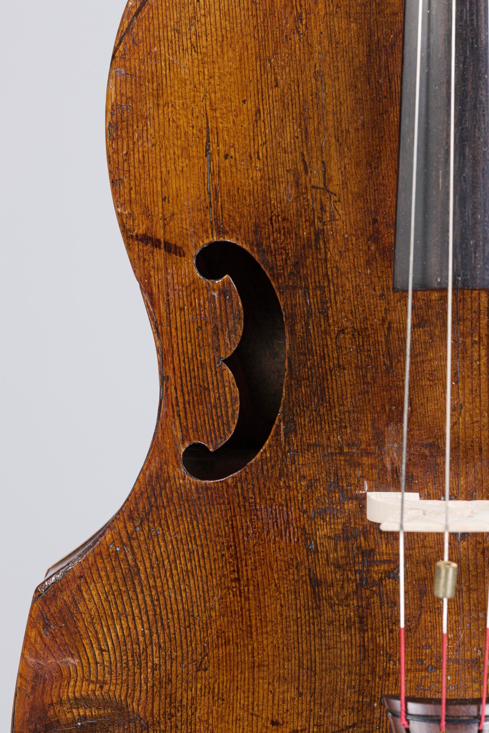 Une pièce historique : une viola da braccio de la Renaissance italienne ...
