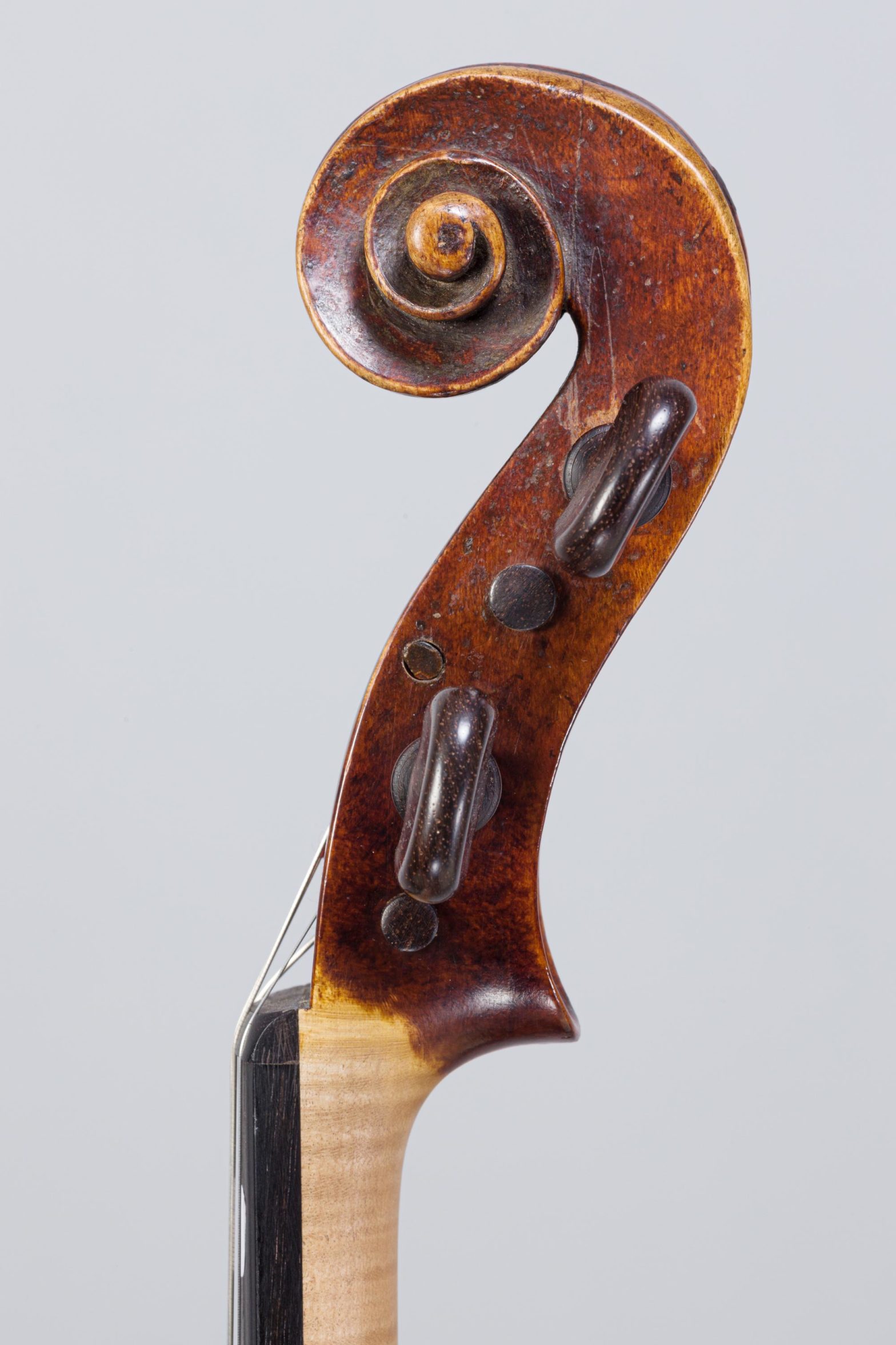 Une pièce historique : une viola da braccio de la Renaissance italienne ...